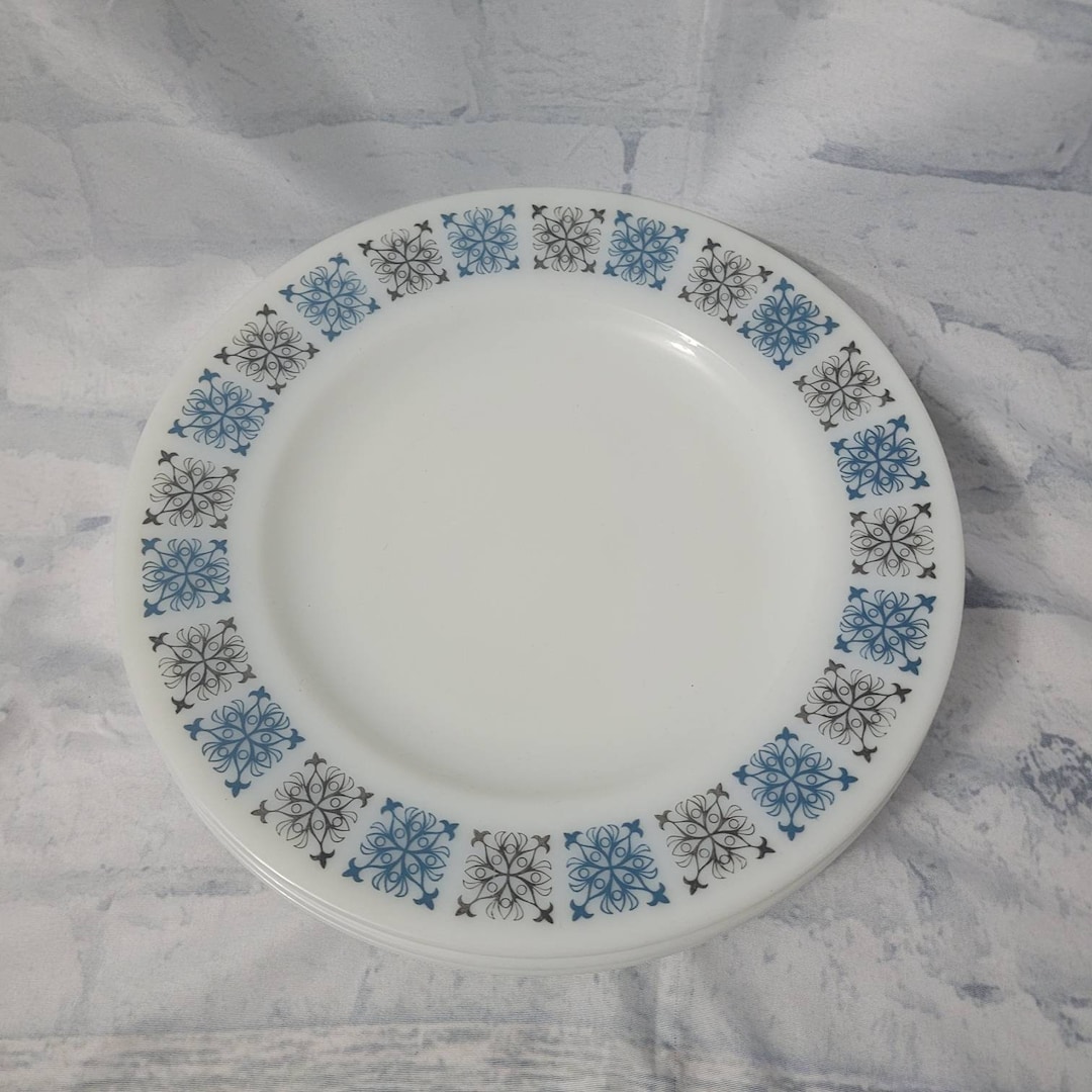 Vintage JAJ Pyrex Chelsea Dinner Plates 9.75" Set of 3 Plates - Etsy