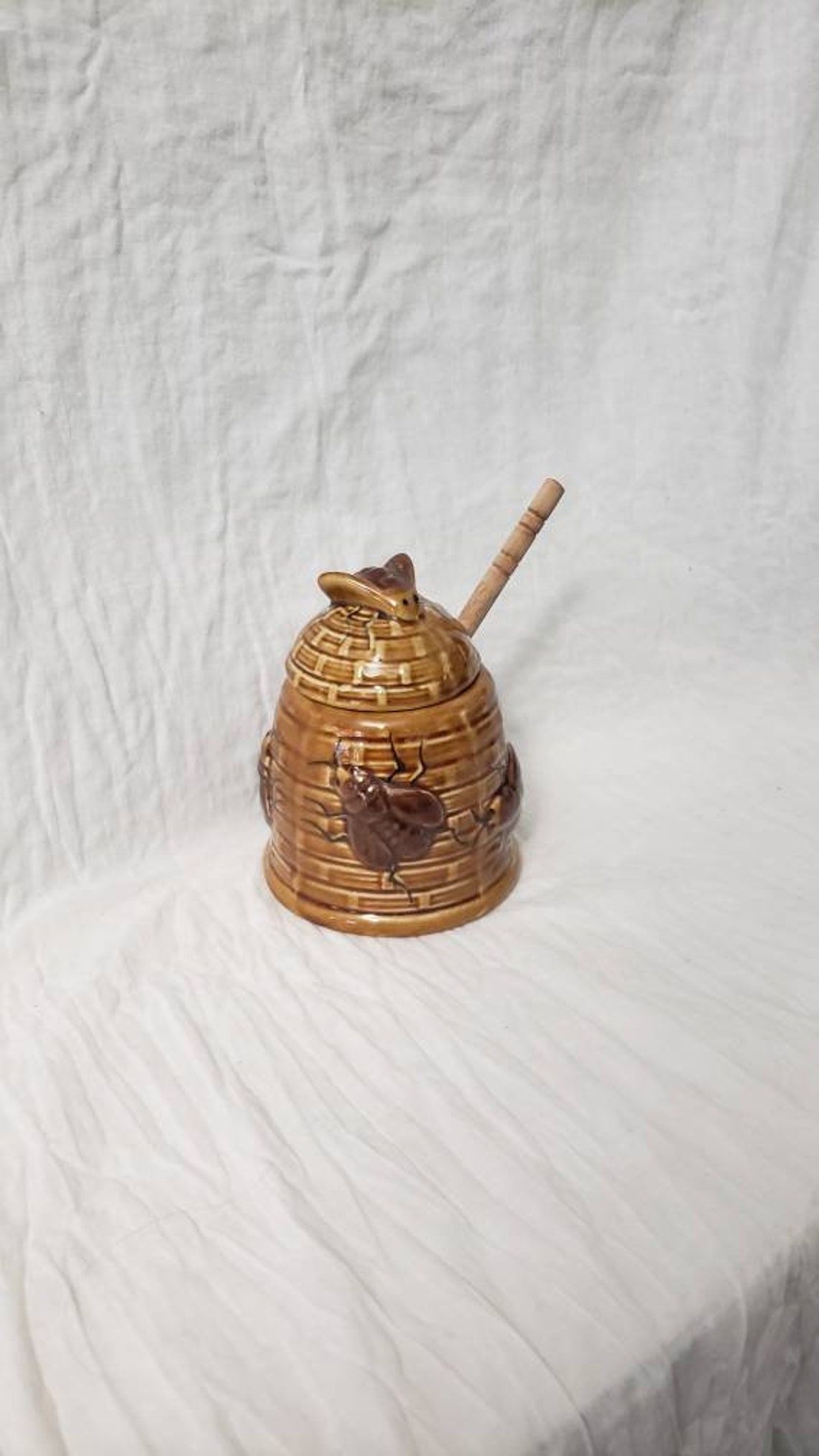 Vintage Ceramic Honey Bee Pot Ceramic Bee Hive Kitchen Decor Honey Jar ...