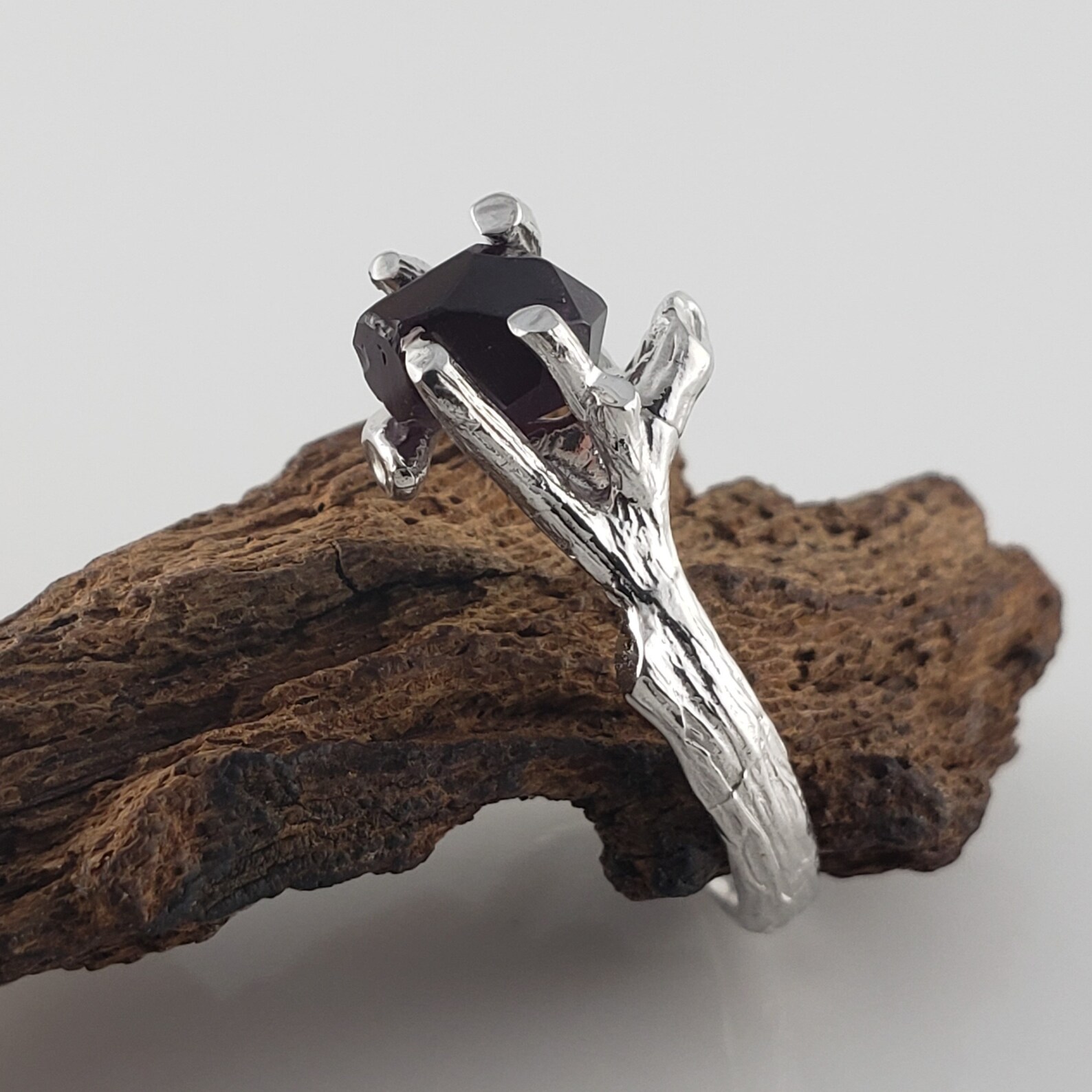 1ct Ant Hill Garnet Hand Cut in Solid 14k White Gold - Etsy