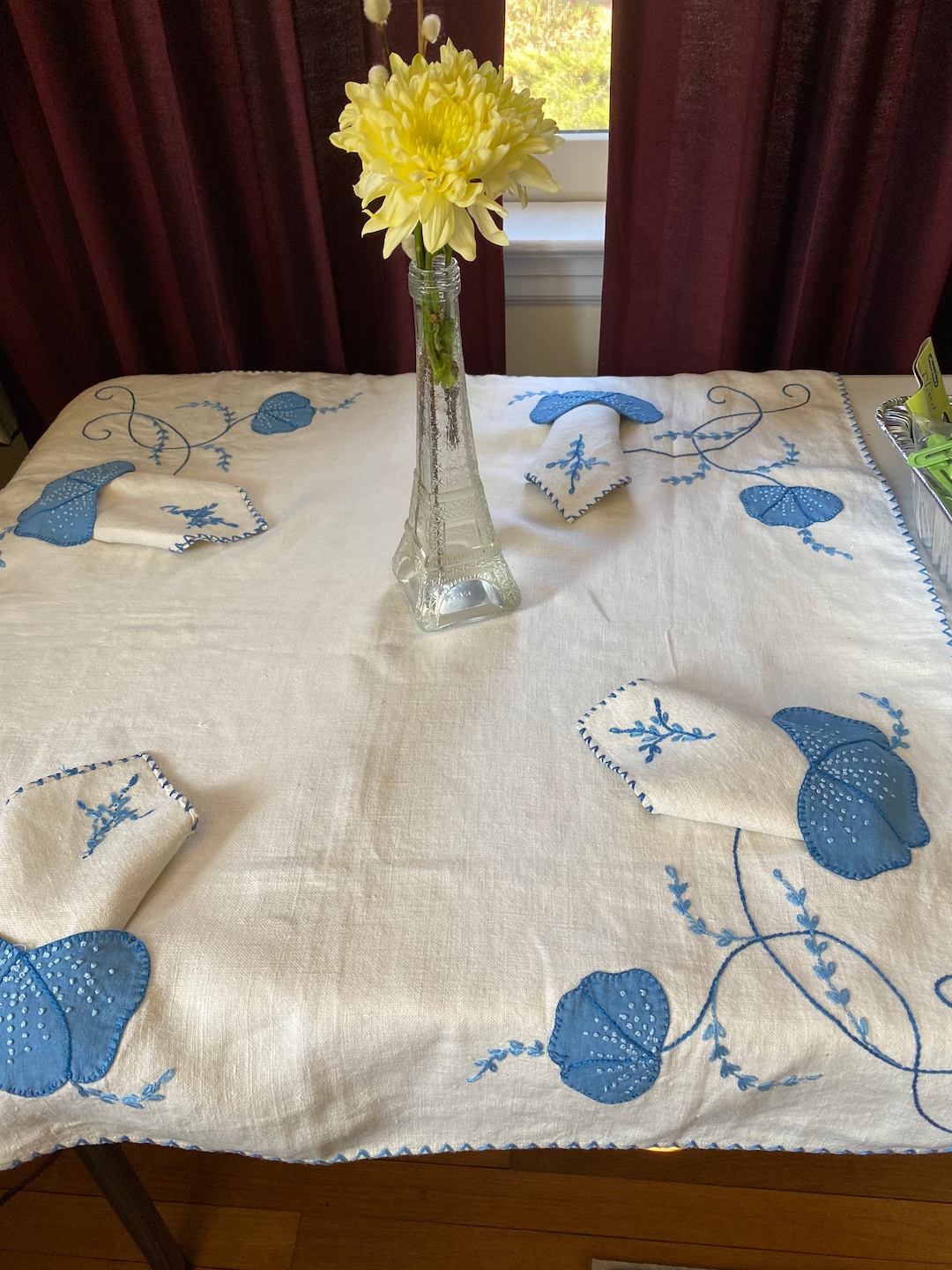 Appliqued Bridge Tablecloth With Adorable Matching Napkins With Sweet ...