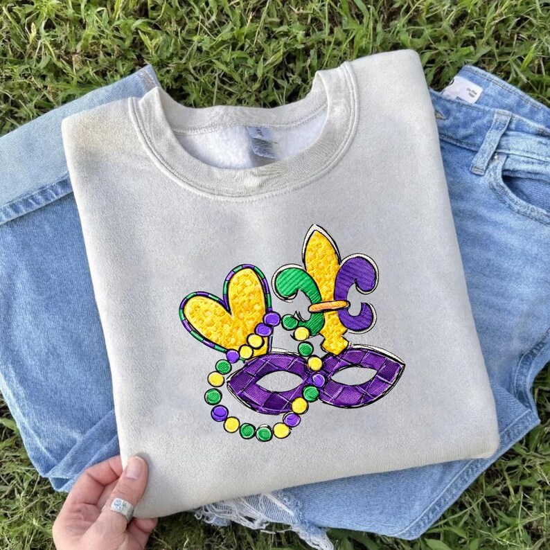 Mardi Gras Goose Embroidery Design | Goose With Mask & King Cake ...