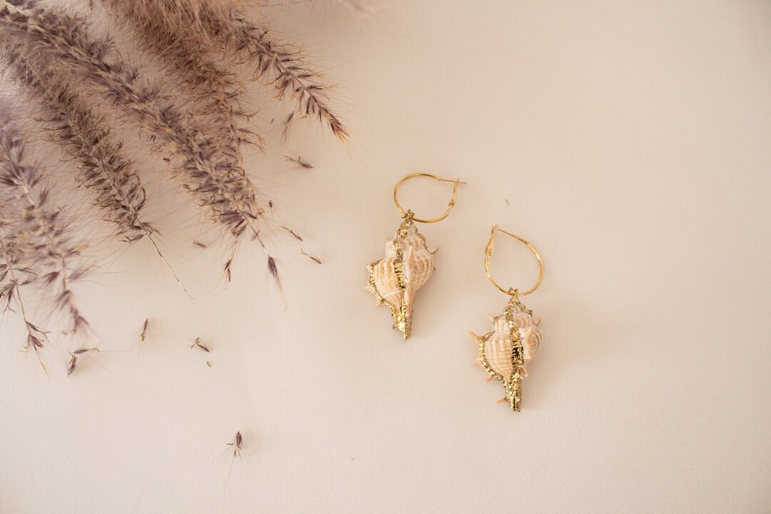 Natural Conch Shell Dangle Earrings, Hoop Organic Sea-shell Pendant ...