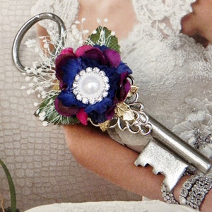 Spring Skeleton Key Boutonniere - Etsy