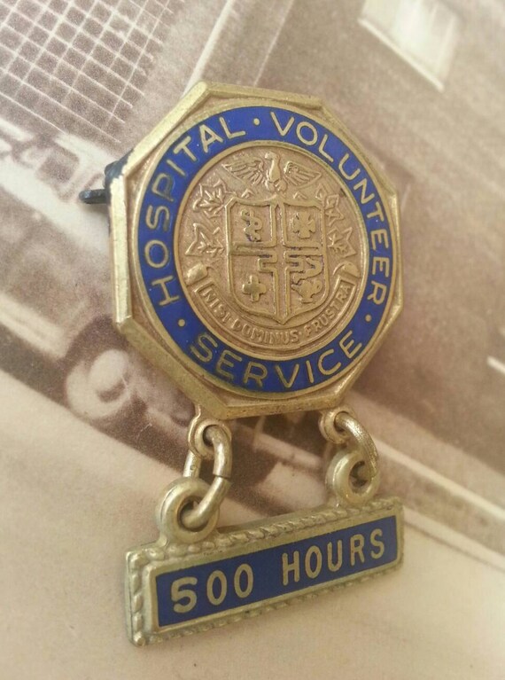 1960s Hospital Volunteer Pin 500 Service Hours Medica… - Gem