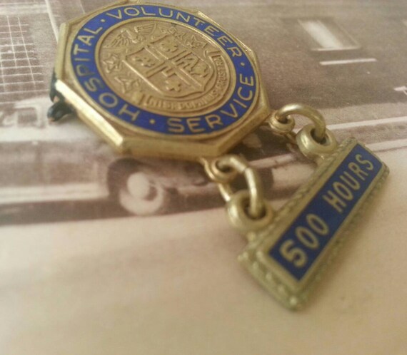1960s Hospital Volunteer Pin 500 Service Hours Medica… - Gem
