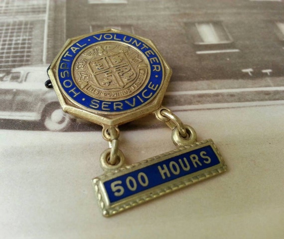 1960s Hospital Volunteer Pin 500 Service Hours Medica… - Gem