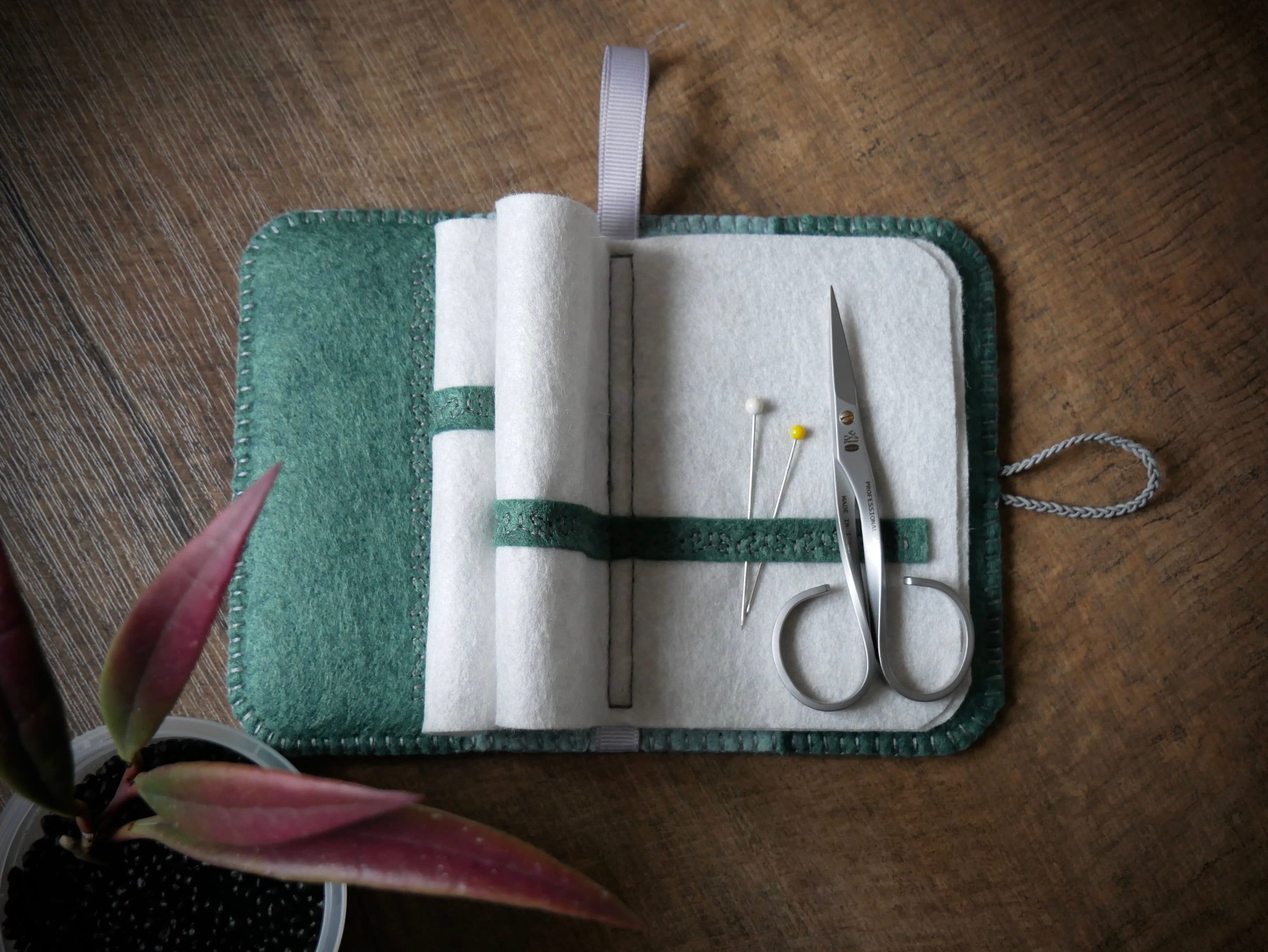 Wool Felt Needle Book Case Organizer Sewing Kit ø Florals ø ...