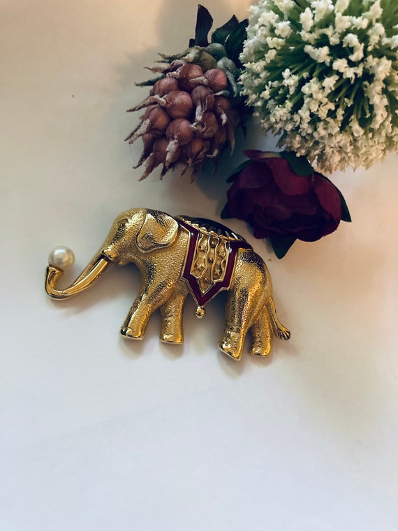 Gold Elephant Brooch Vintage Monet 1970s to 1990s Des… - Gem
