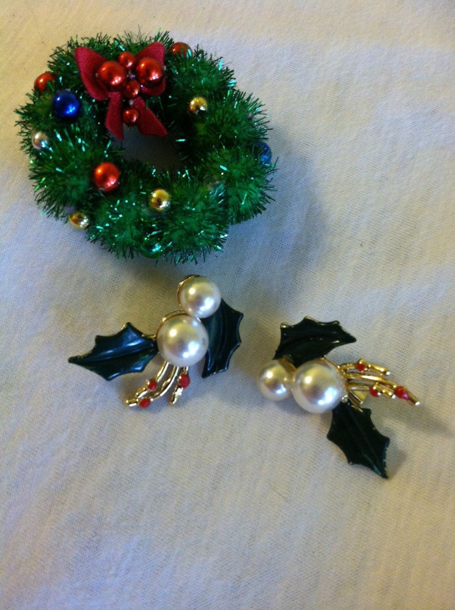 Holly Berry Pins Vintage Christmas Green Red Gold Enamel Holly Brooches ...