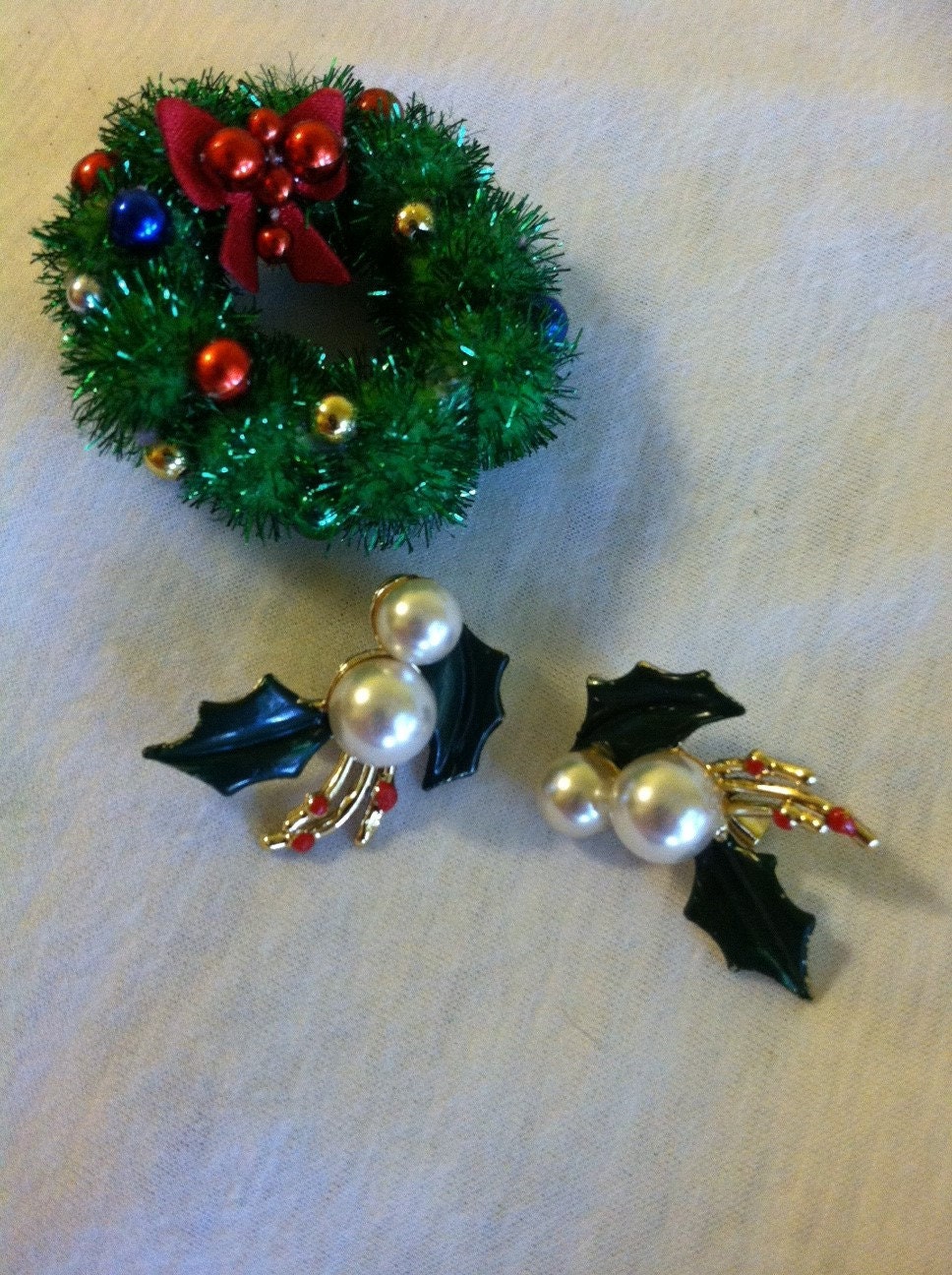 Holly Berry Pins Vintage Christmas Green Red Gold Enamel Holly Brooches ...