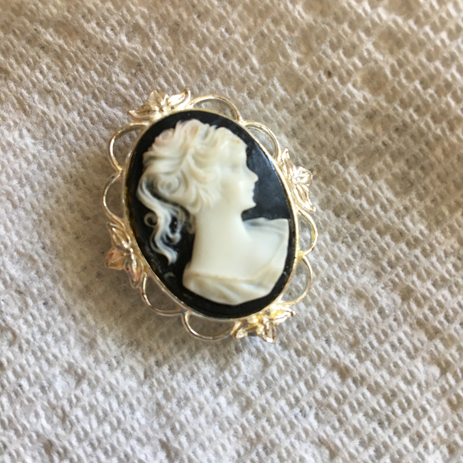 Cameo Brooch Vintage or Antique Black and White Victorian Lady - Etsy