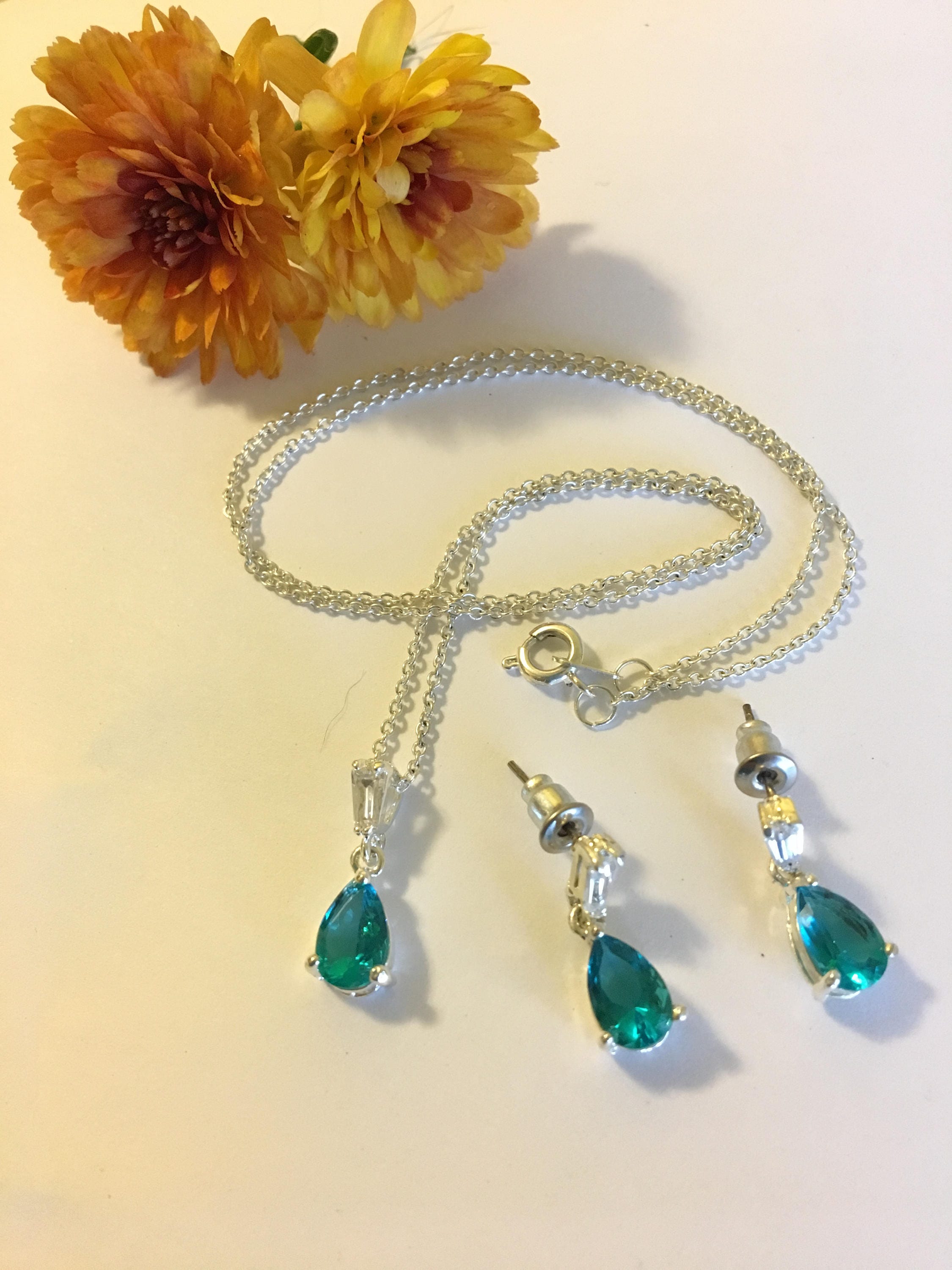 Faux Emerald Teardrop Necklace and Earring Set Vintage Green Clear and ...