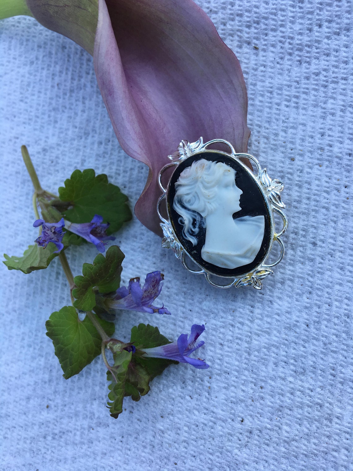 Cameo Brooch Vintage or Antique Black and White Victorian Lady Cameo ...