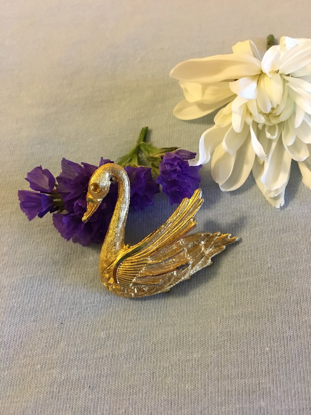 Swan Brooch Vintage Gold Tone Metal Swan Pin Nicely Detailed Design ...