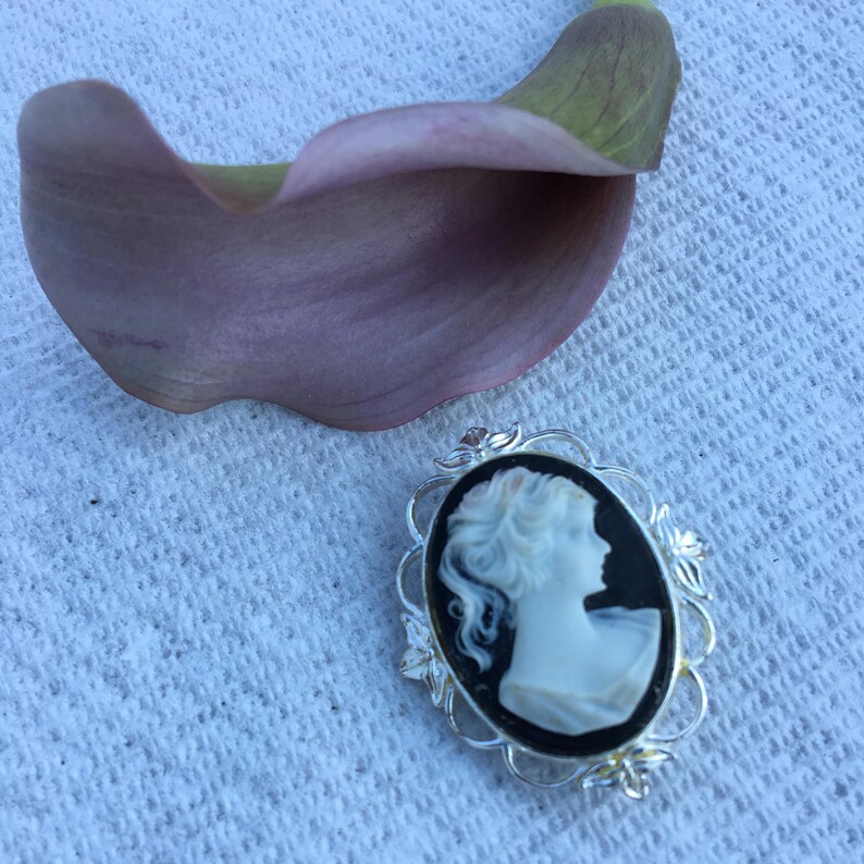 Cameo Brooch Vintage or Antique Black and White Victorian Lady - Etsy