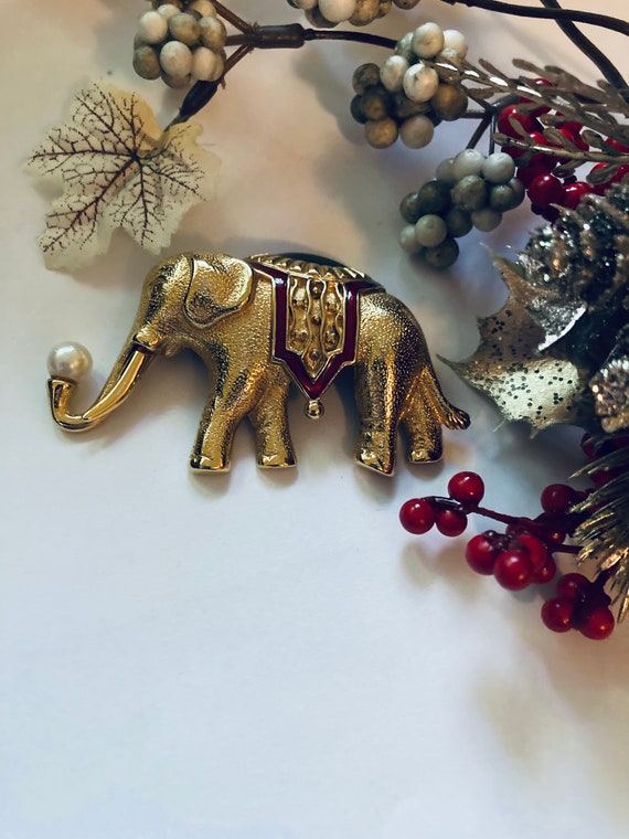 Gold Elephant Brooch Vintage Monet 1970s to 1990s Des… - Gem