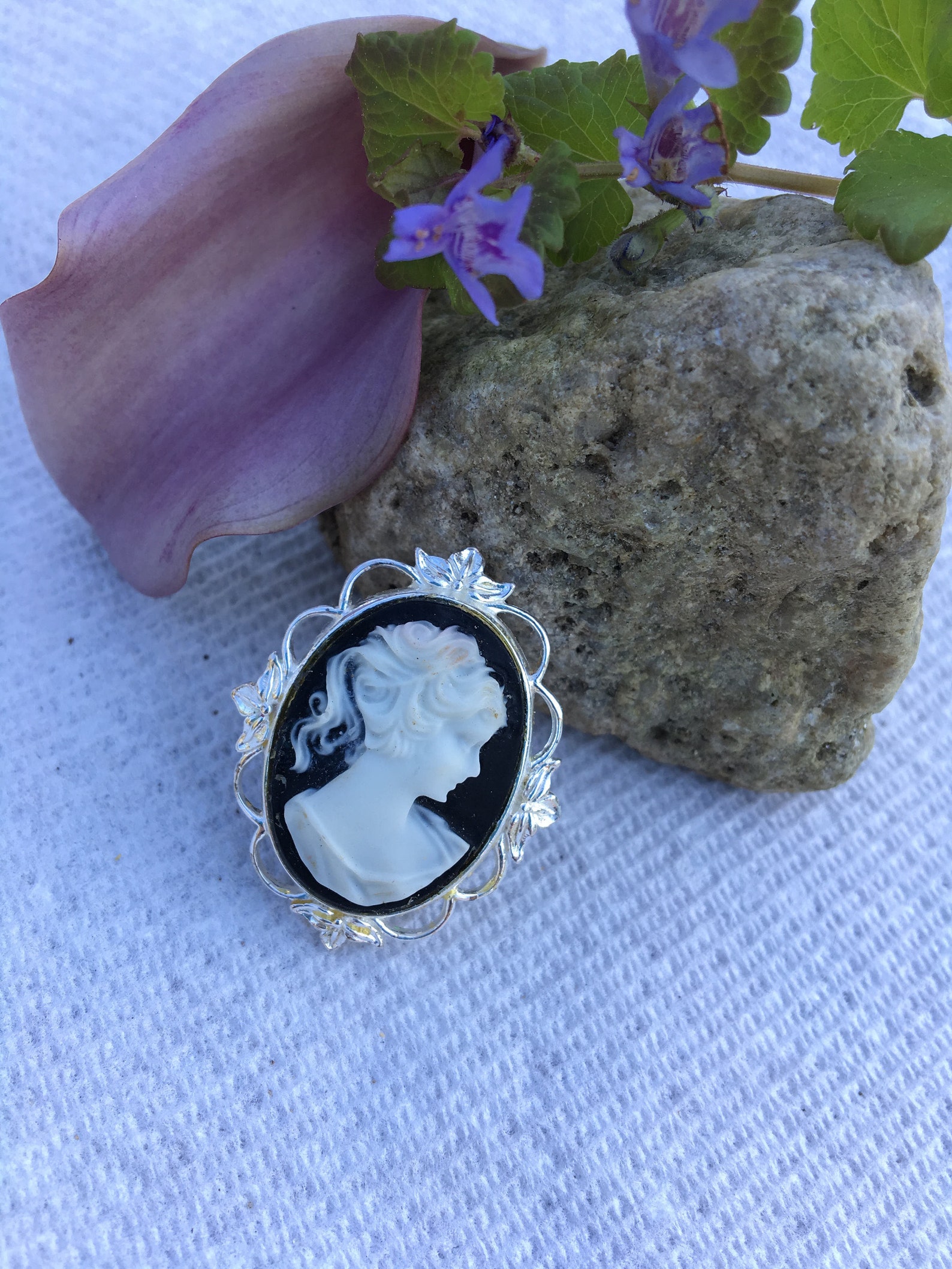 Cameo Brooch Vintage or Antique Black and White Victorian Lady Cameo ...
