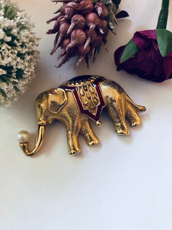 Gold Elephant Brooch Vintage Monet 1970s to 1990s Des… - Gem