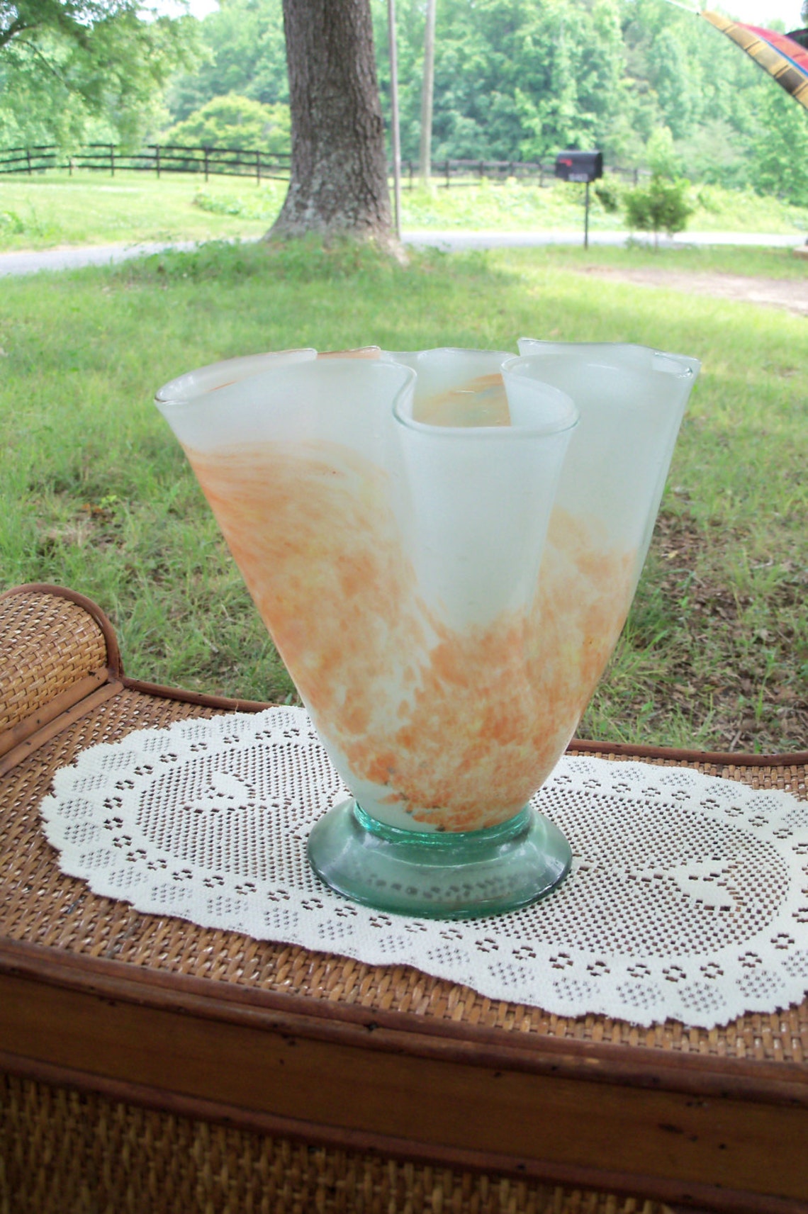 Art Glass Clamshell Vase Ivory With Salmon Seaglass Base Hand Blown ...