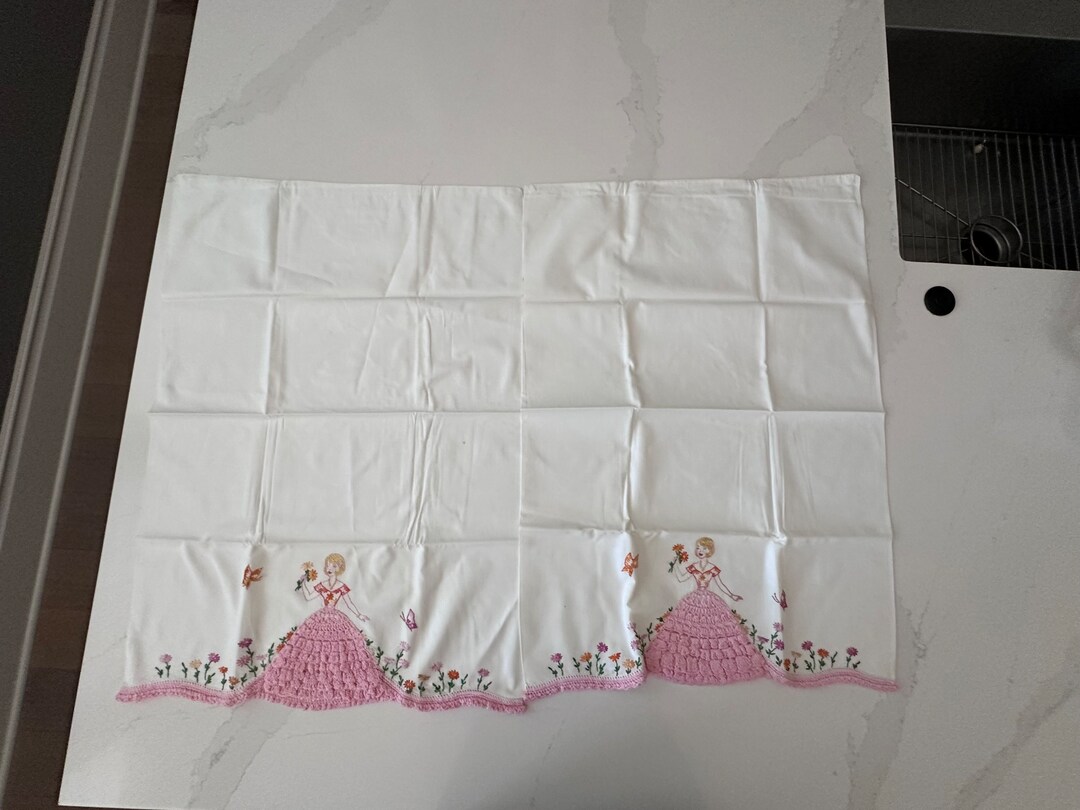 Vintage Pillowcases - Vintage and Collectable Set of Embroidered and ...