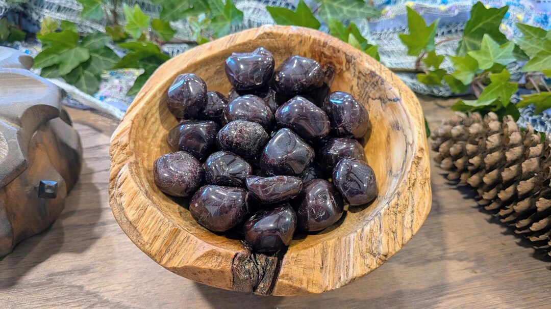 Garnet Tumbled Stones - Root & Heart Chakra Healing Crystals - Brazil ...