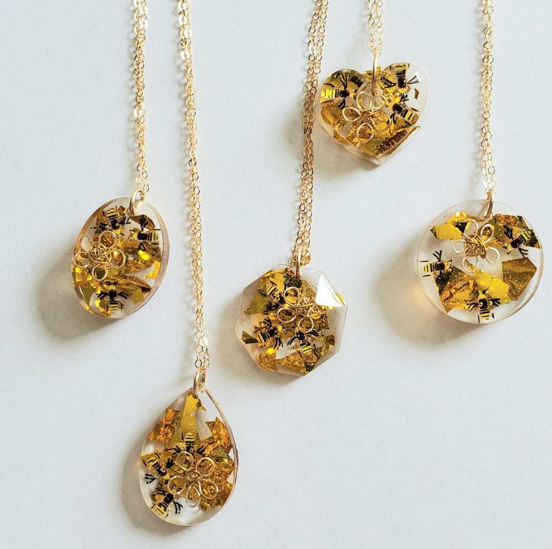 Wire Daisy, Gold Foil and Bumblebee Set in Resin With Choice Gold ...
