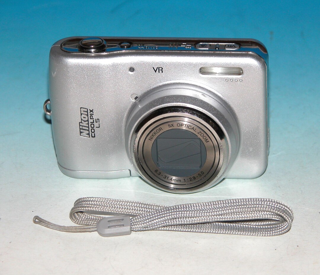 Reconditioned - Nikon COOLPIX L5 7.2MP Digital Camera - Silver #4013 (takes 2 AA Batteries) - Etsy