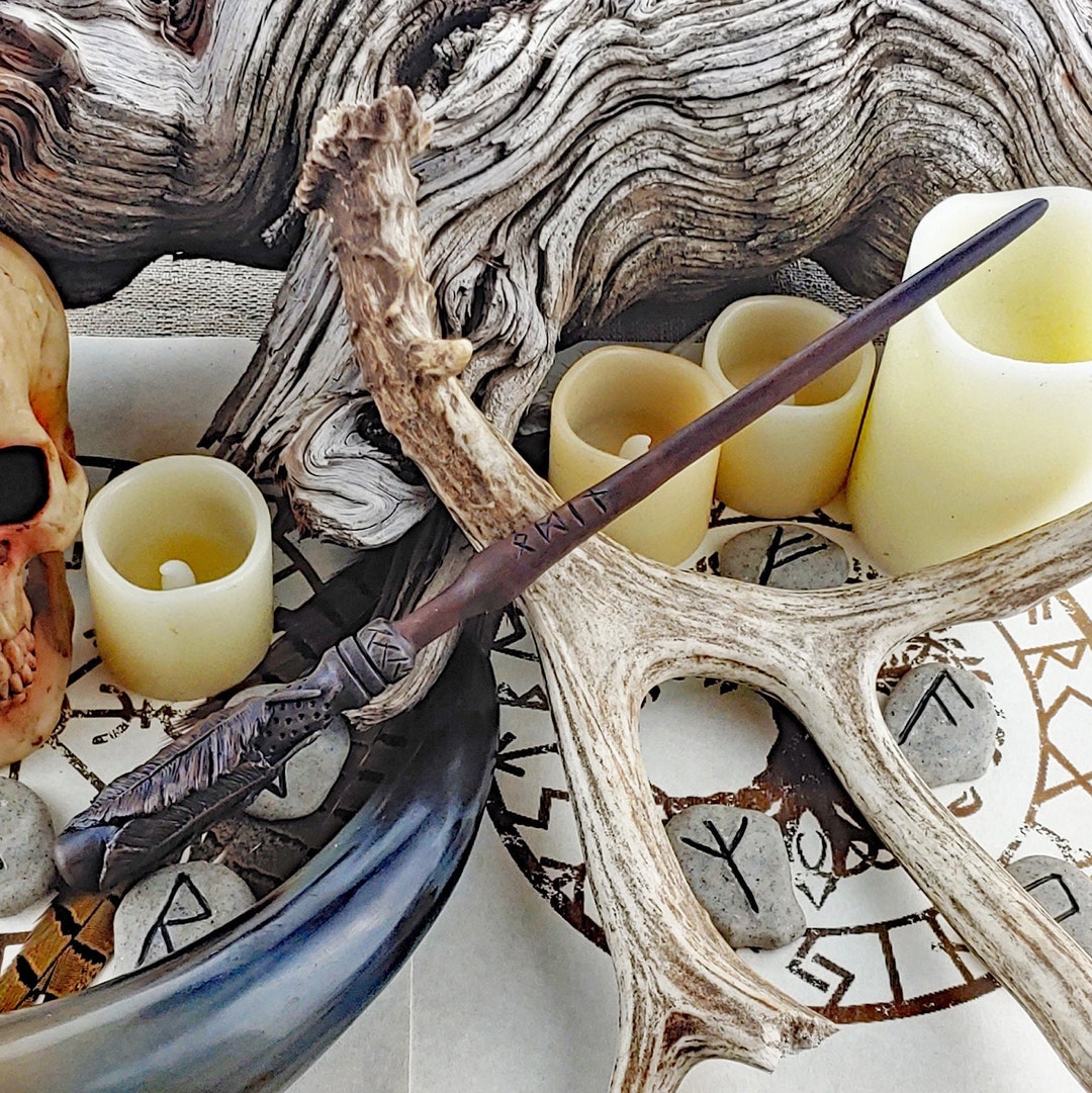 Hrafn (raven) Wizard Wand, Handcrafted Wood, Magic and Fantasy - Etsy
