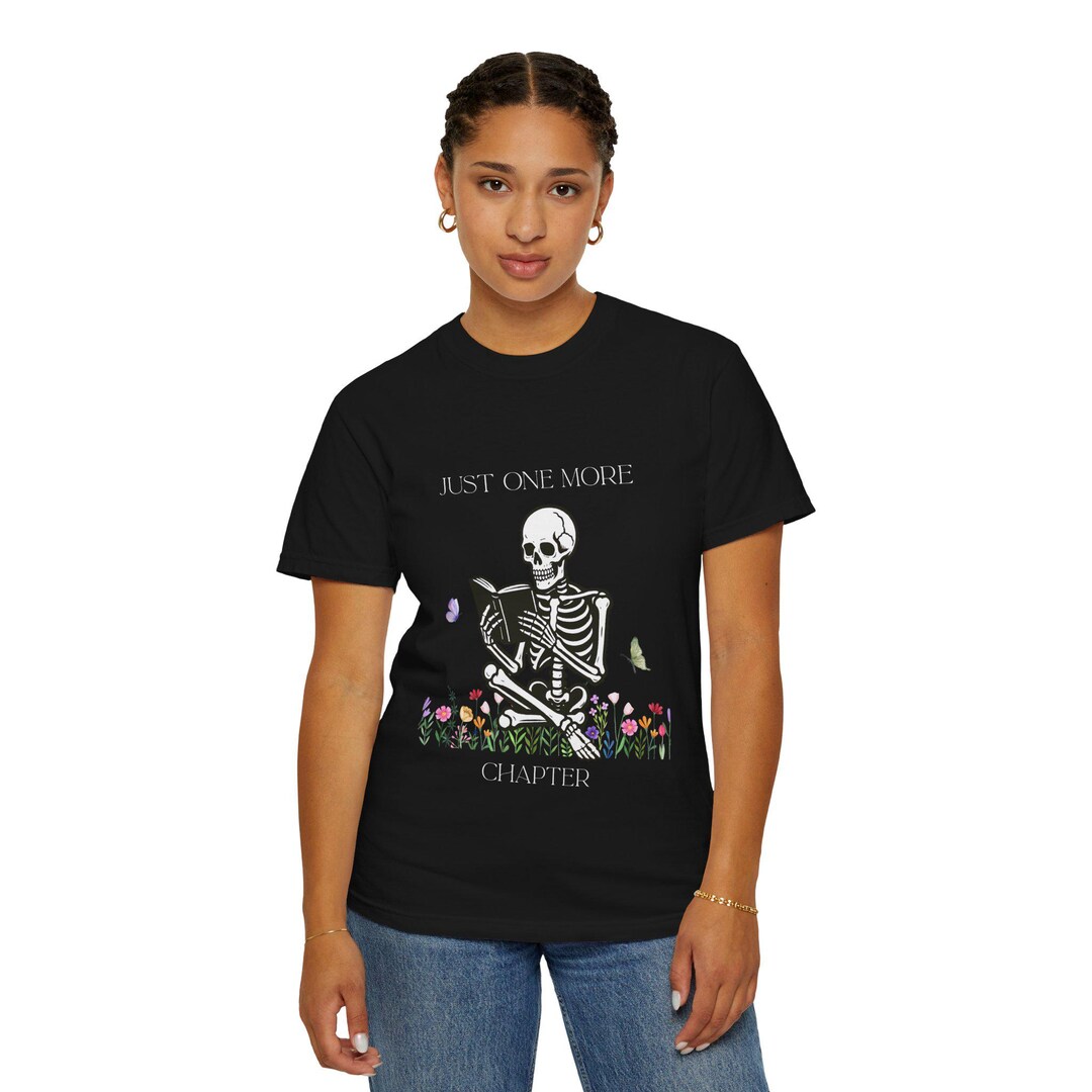 Just One More Chapter Skeleton Reading Book T-shirt | Booklover Tee - Etsy