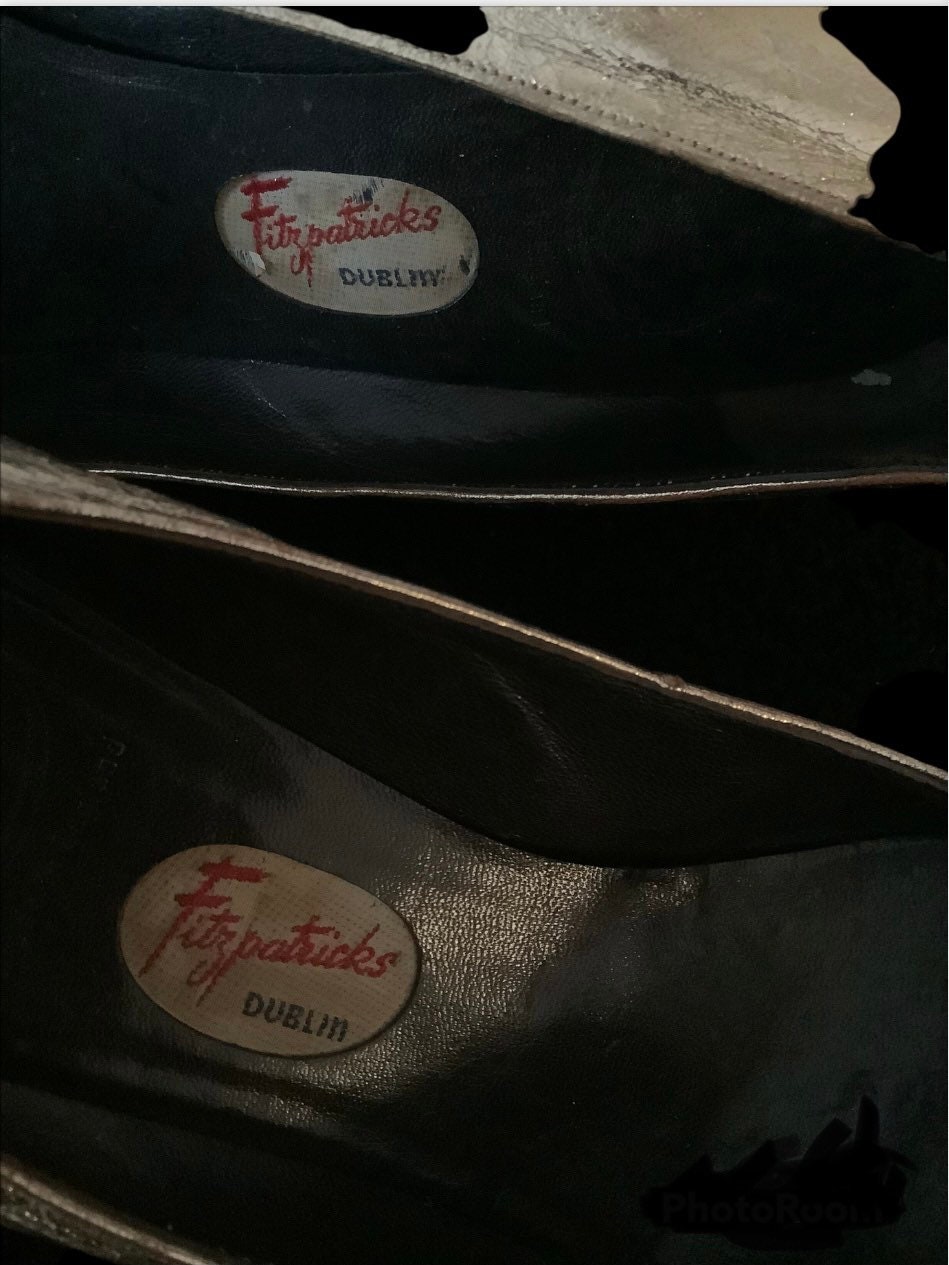 1960s Mod Gold Spindle Heel Shoes . - Etsy