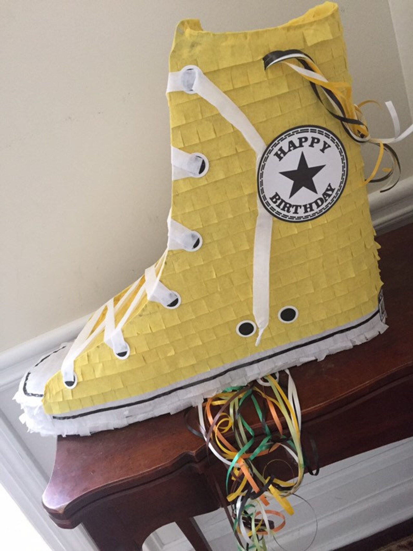 Zapato de tenis piñata. Converse pinata. | Etsy