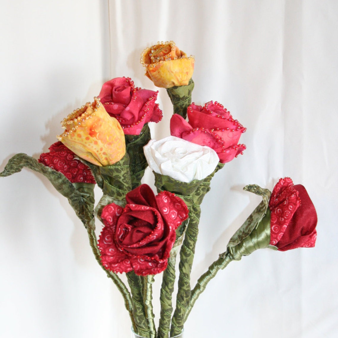 Gambo di rosa rossa, fiore di tessuto, bouquet nuziale, fiori nuziali ...