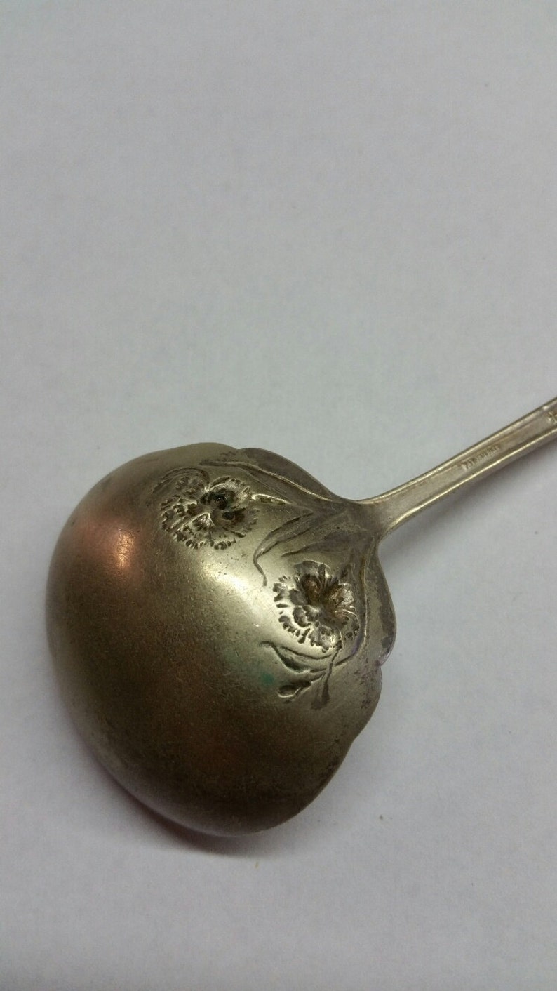 W R Keystone (trademark of Wm A. Rogers Ltd.) 1908 CARNATION Gravy ...