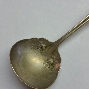 W R Keystone (trademark of Wm A. Rogers Ltd.) 1908 CARNATION Gravy ...