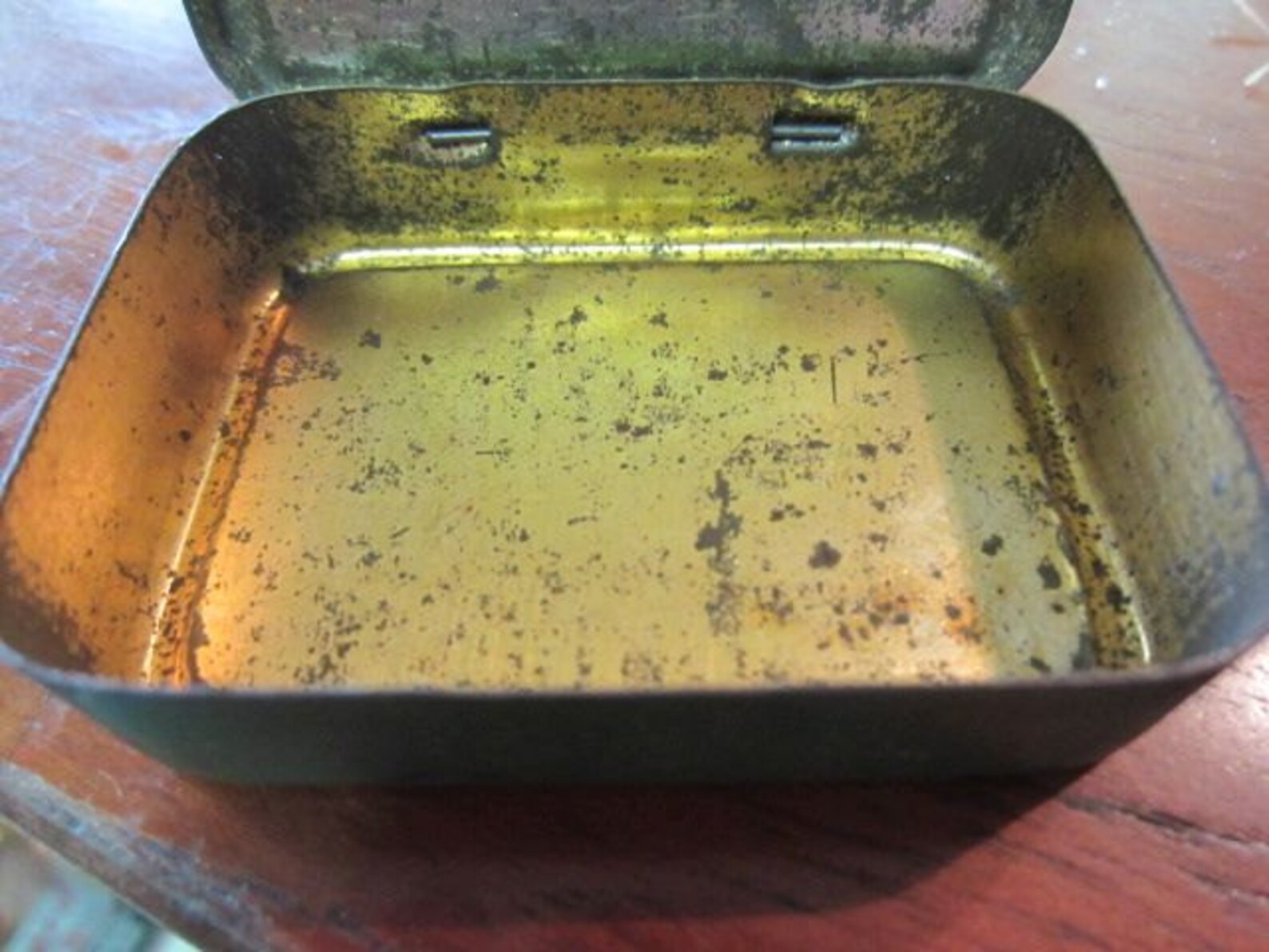 Vintage 1000 Peerless Stamp Hinges Tin Made in England Rusty Metal ...
