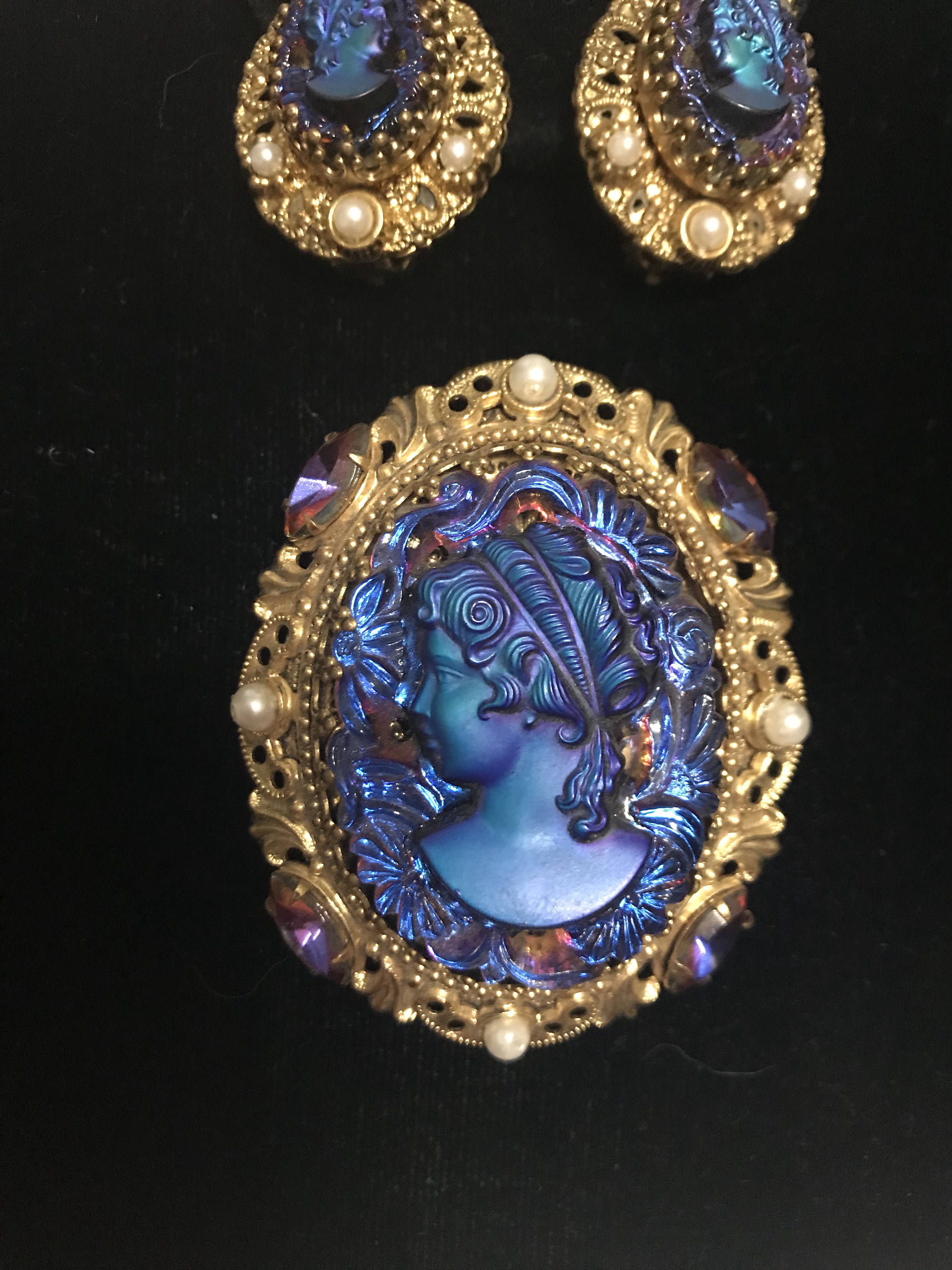 Vintage Art Deco Blue Cameo Brooch and Earring Set Rainbow Rhinestones ...