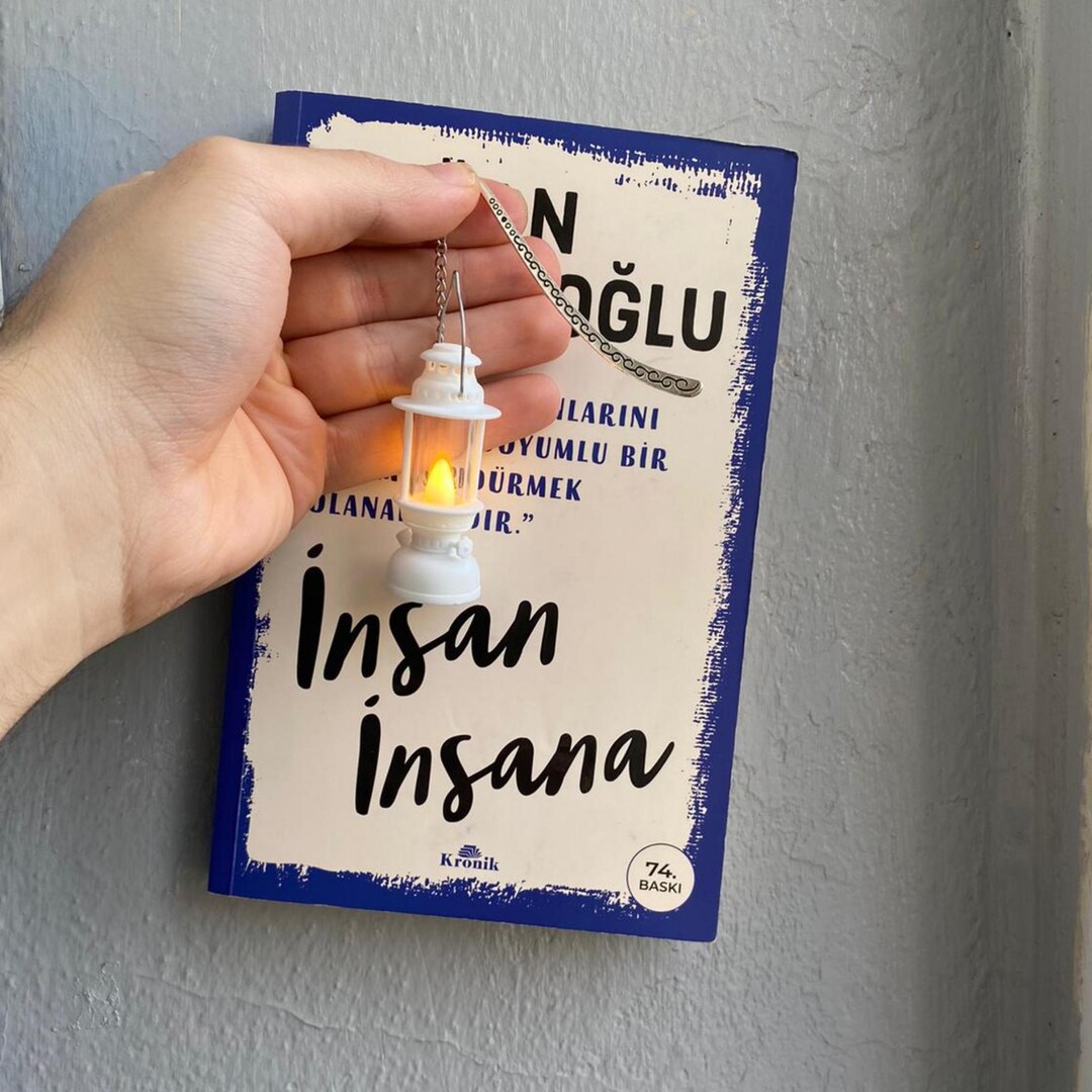 LED Mini Lantern Bookmark – White Light-up Book Light for Night Reading ...
