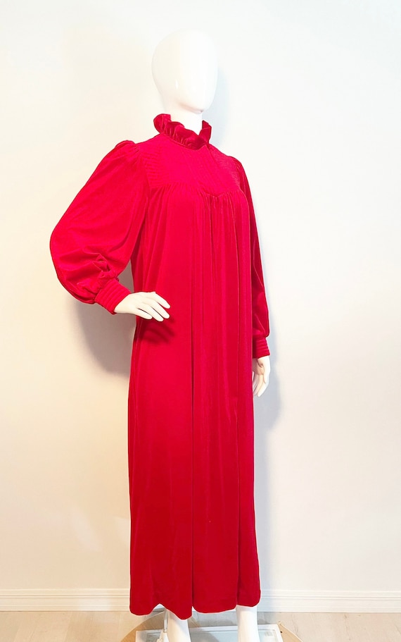 vintage red robe with - Gem
