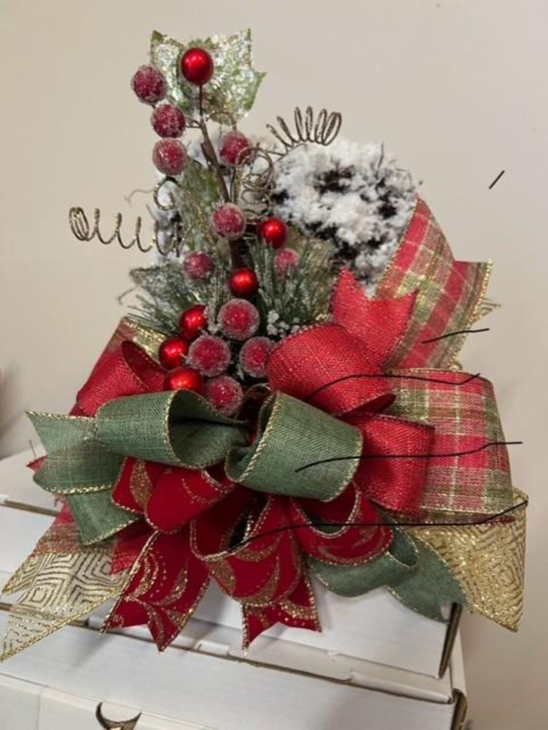 Christmas Tree Topper Snowy Wicker Top Hat-centerpiece Traditional Red ...