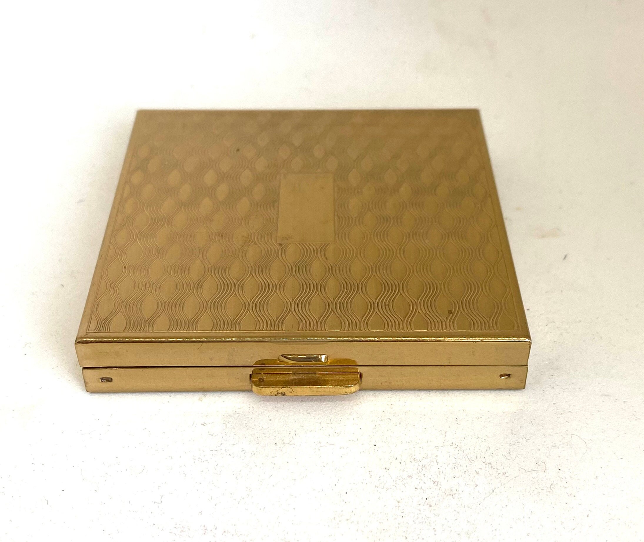 Vintage Volupte' Compact Gold Tone 1960's