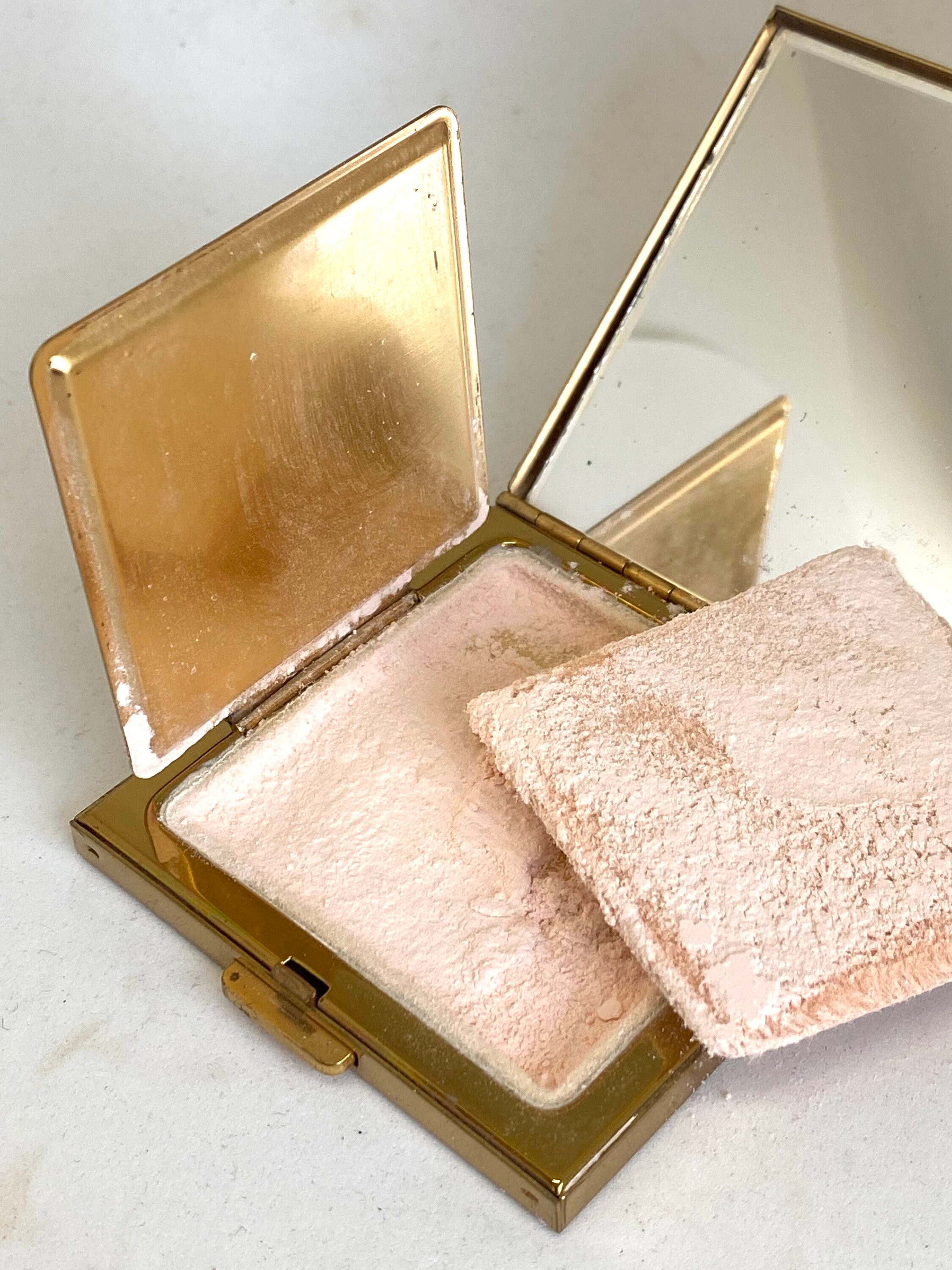 Vintage Volupte' Compact Gold Tone 1960's