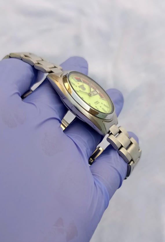 Vintage Seiko 5 Automatic "Racing Dial" – Rare Lime G… - Gem