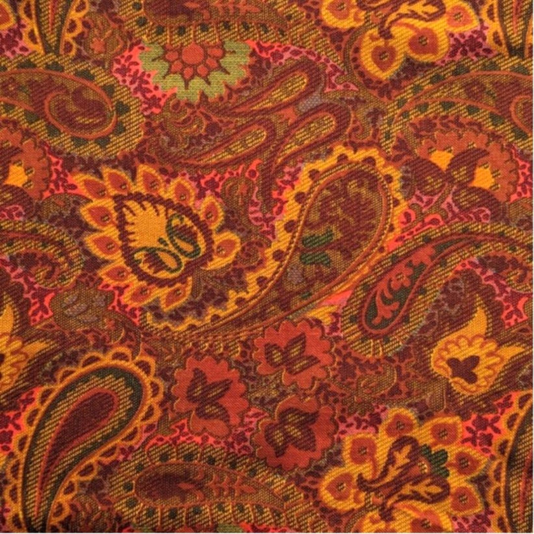 2.75 Yards Swirly VIP PAISLEY FABRIC Jacobean Flowers Bates Print ...