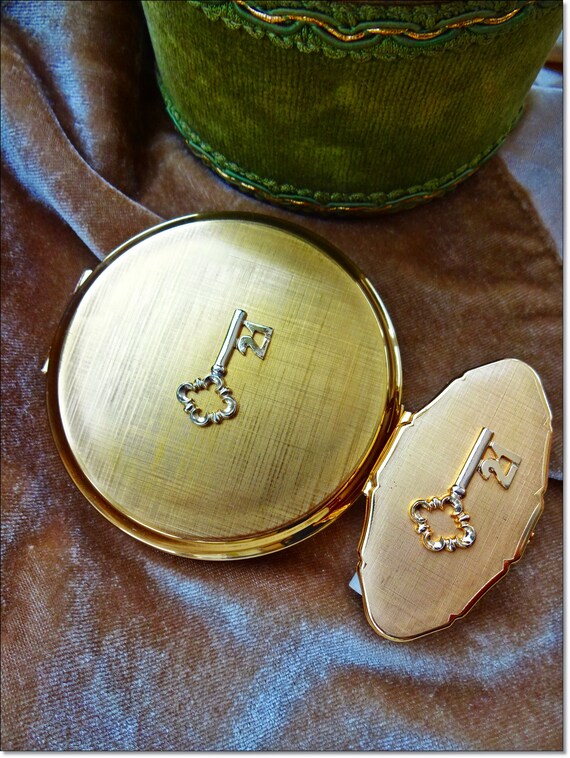 Vintage Compact, Lovely Stratton of London, Powder Co… - Gem