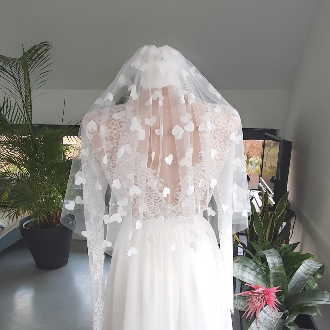 White Heart Wedding Veil, Short Bridal Veil, Red Tulle Headpiece ...