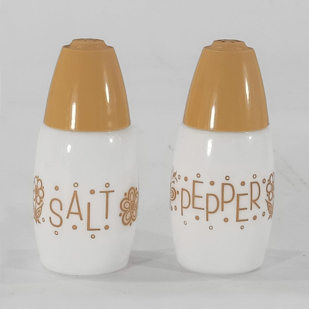 Salt Pepper Shakers PYREX "butterfly Gold" GEMCO White Glass Shaker Set ...