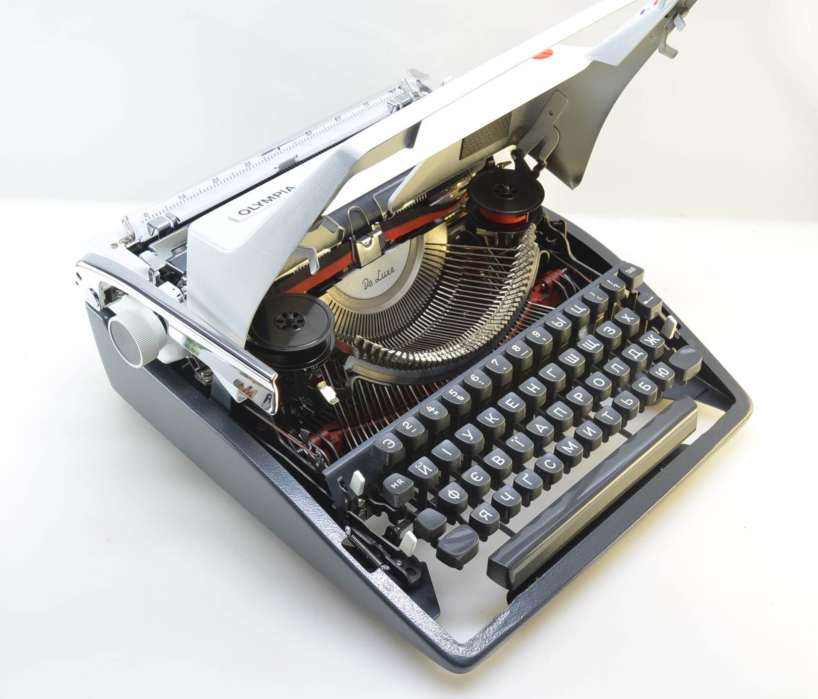 RARE 1975 Olympia SM9 Typewriter Ukrainian Ukraine Type, MINT Condition ...