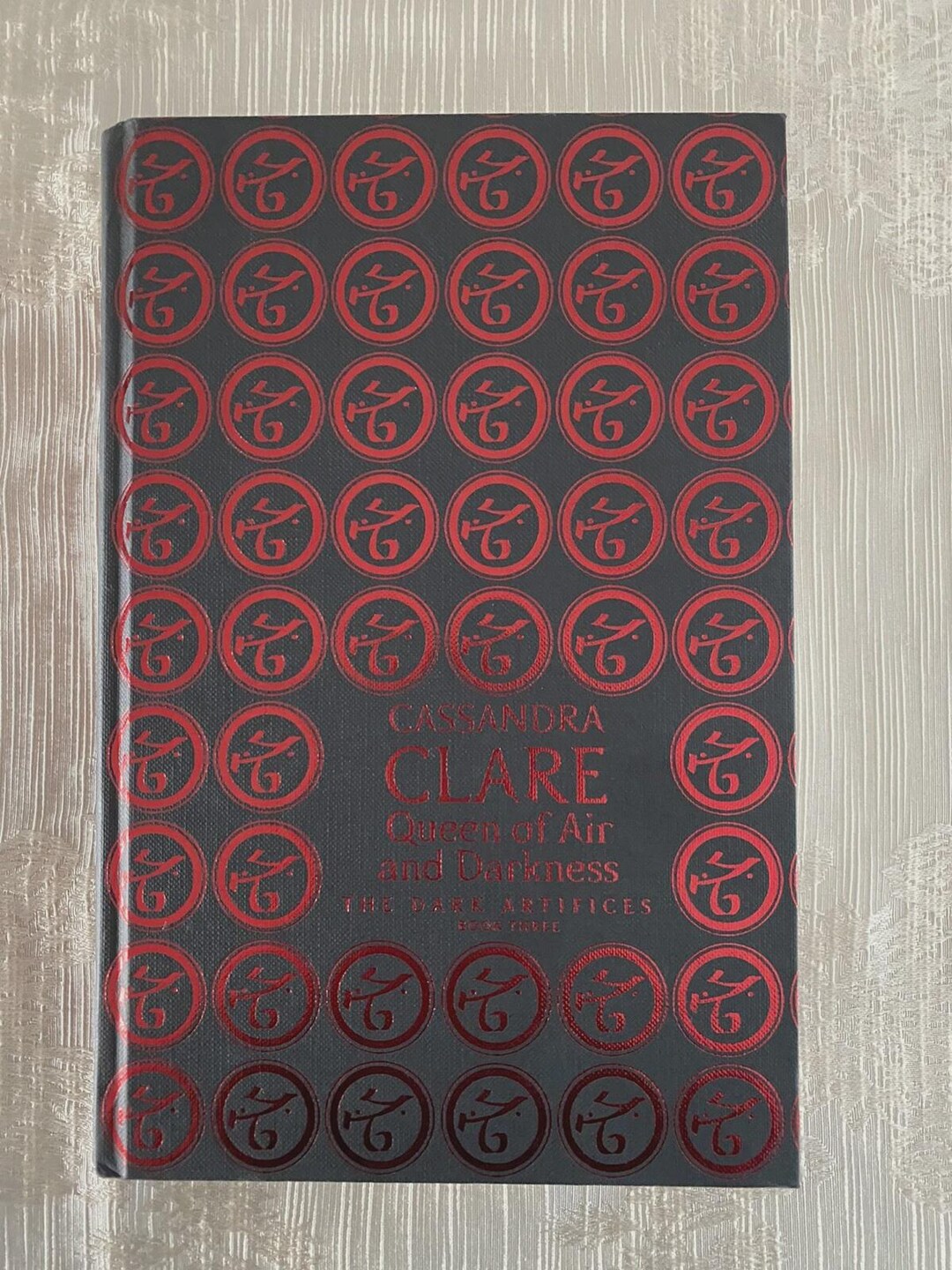 Waterstones Rune Queen of Air and Darkness the Dark Artifices Cassandra ...