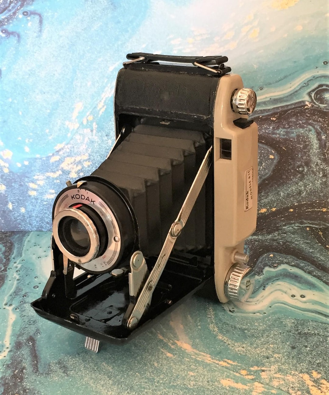 Kodak 1950s Vintage Bellows Camera - Modele B11 - Unique Retro Manual ...