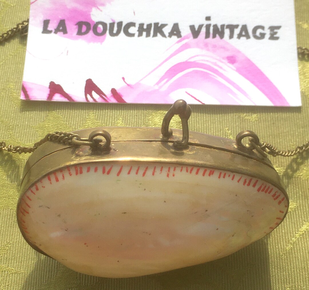 French 1960s Women SEASHELL LOCKET Trinket Box NECKLACE~ Abalone Pearl ...